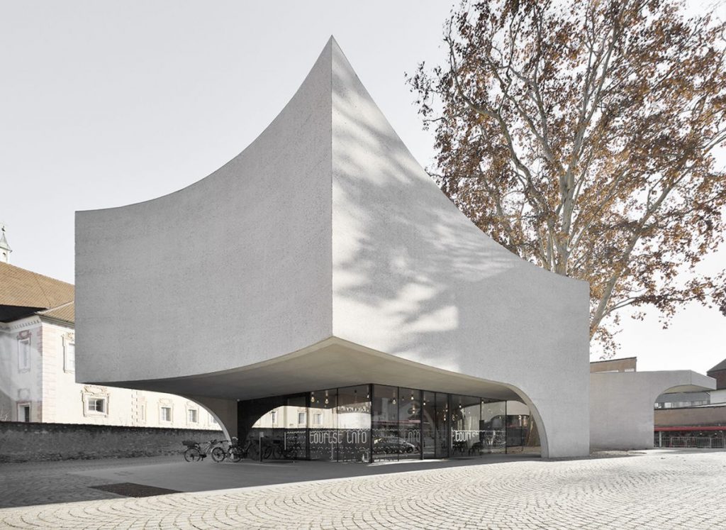 TreeHugger Wraps Public Space with Sinuous Curves